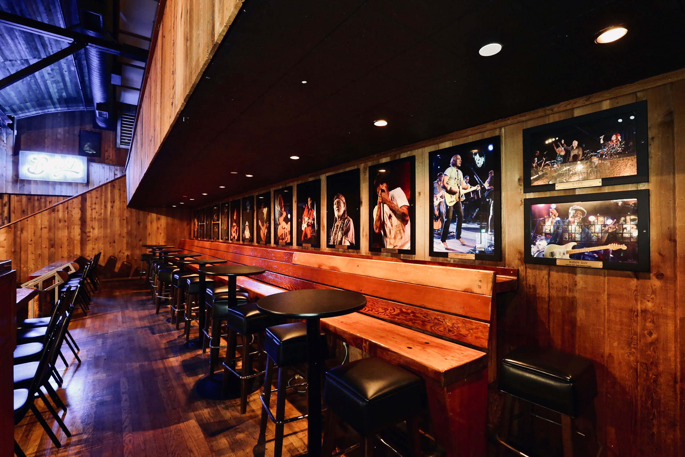 photos venue : Belly Up Presents